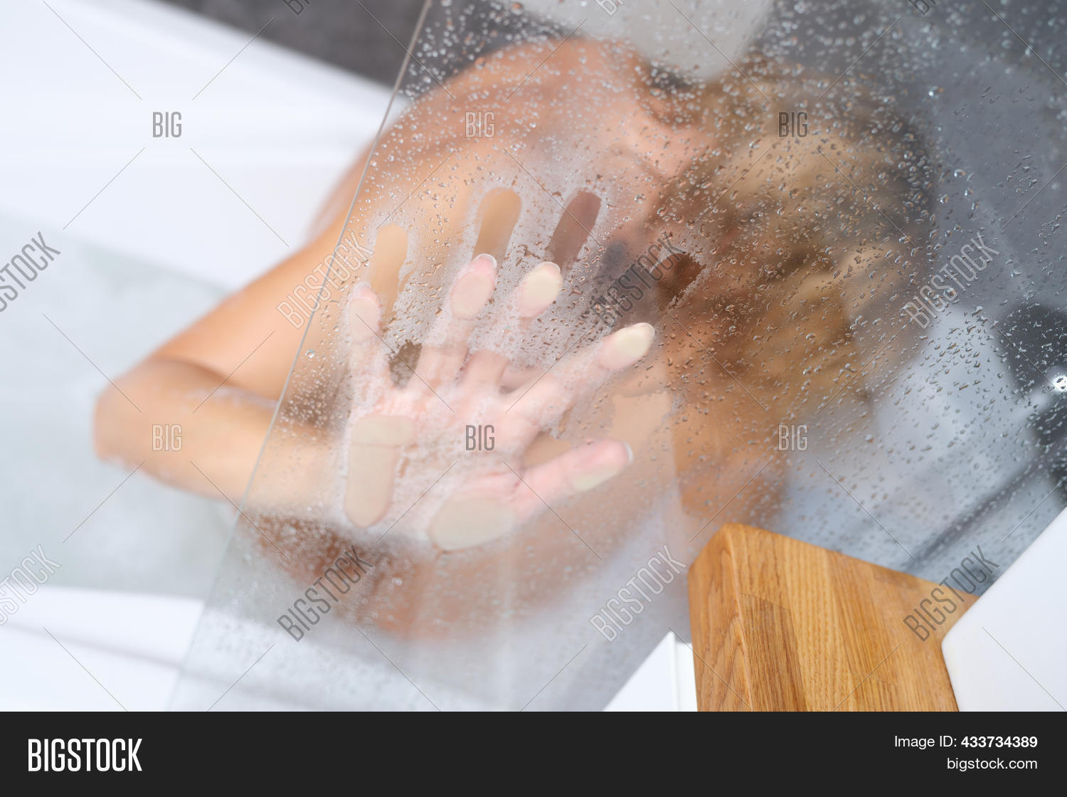 Imagem e foto de Naked avaliação gratuita Bigstock