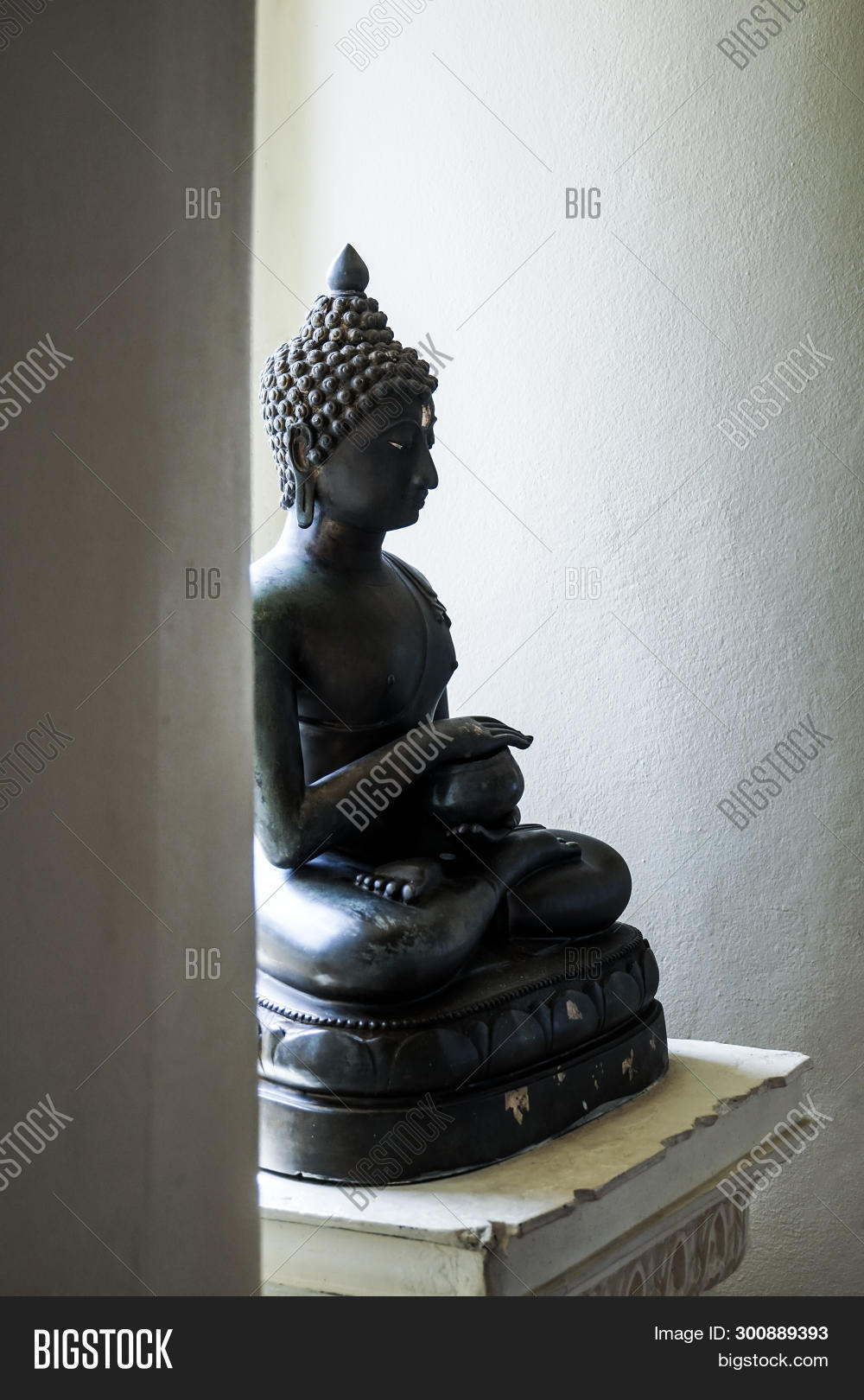 Black Sacred Buddha Image & Photo (Free Trial) | Bigstock