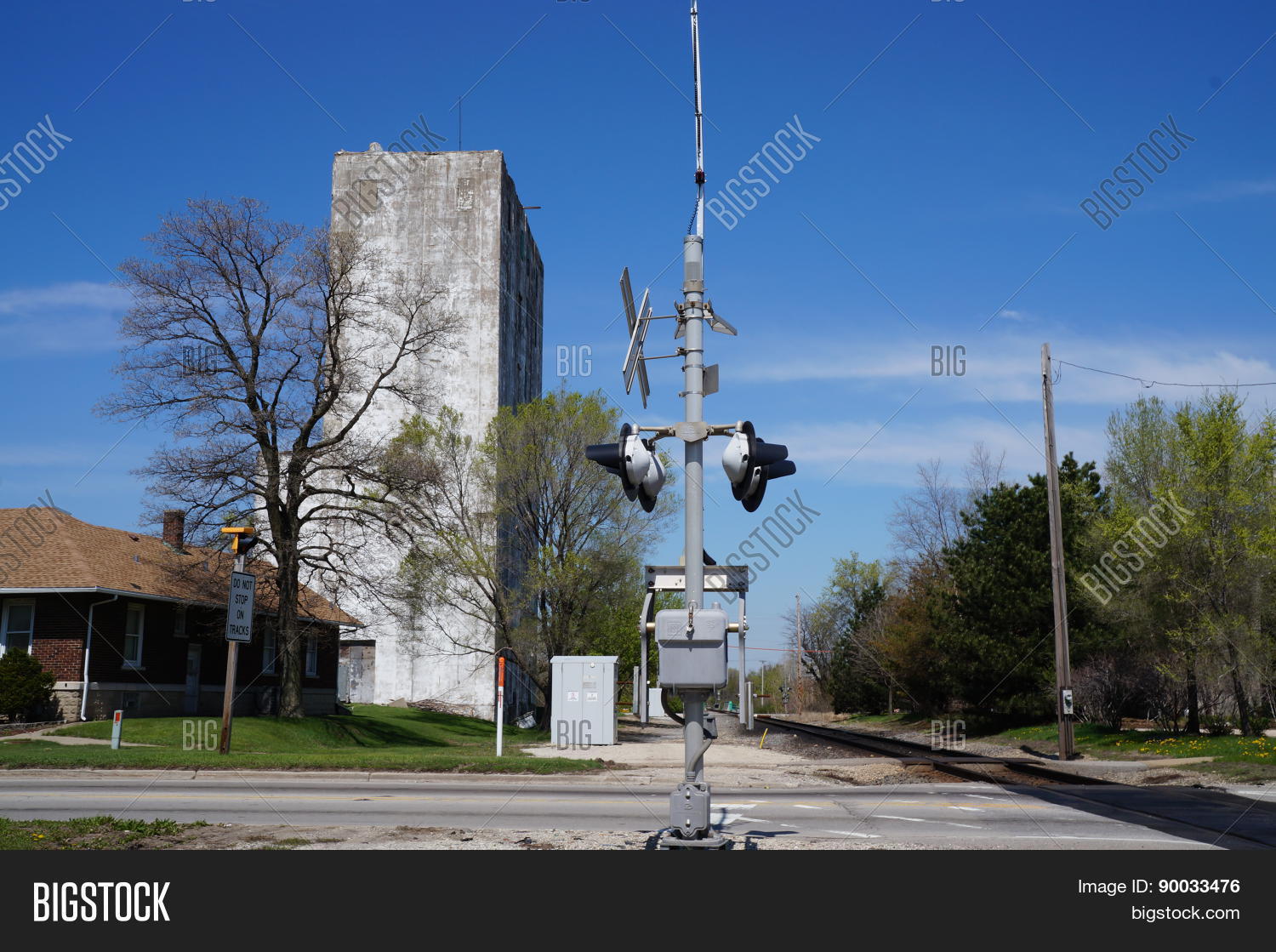 Railroad Crossing Gate Image & Photo (Free Trial) | Bigstock