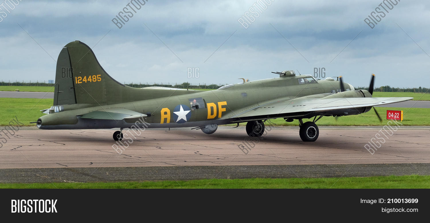 Boeing B17G Flying Image & Photo (Free Trial) | Bigstock