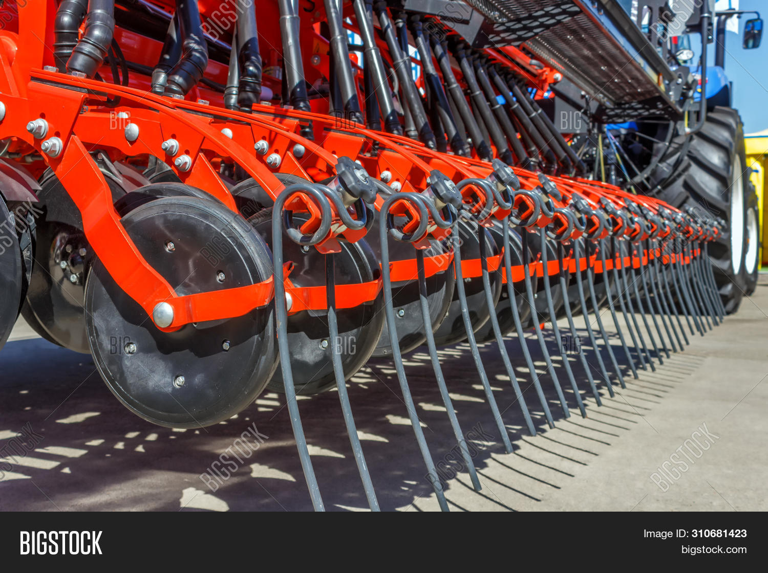 Mechanisms Tractor Image & Photo (Free Trial) | Bigstock