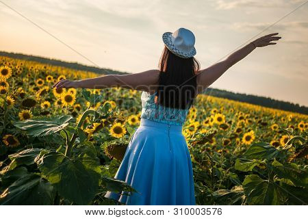 Big Size Girl Model Image & Photo (Free Trial) | Bigstock