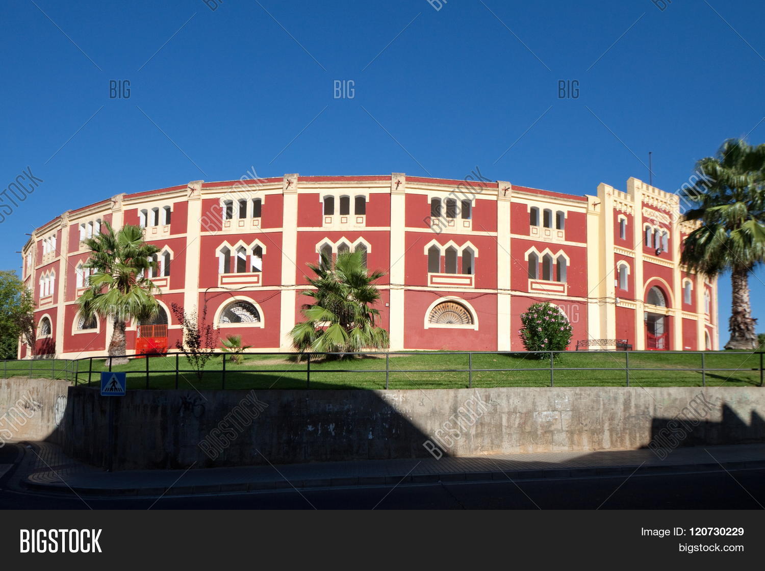 Plaza De Toros Merida Image & Photo (Free Trial) | Bigstock