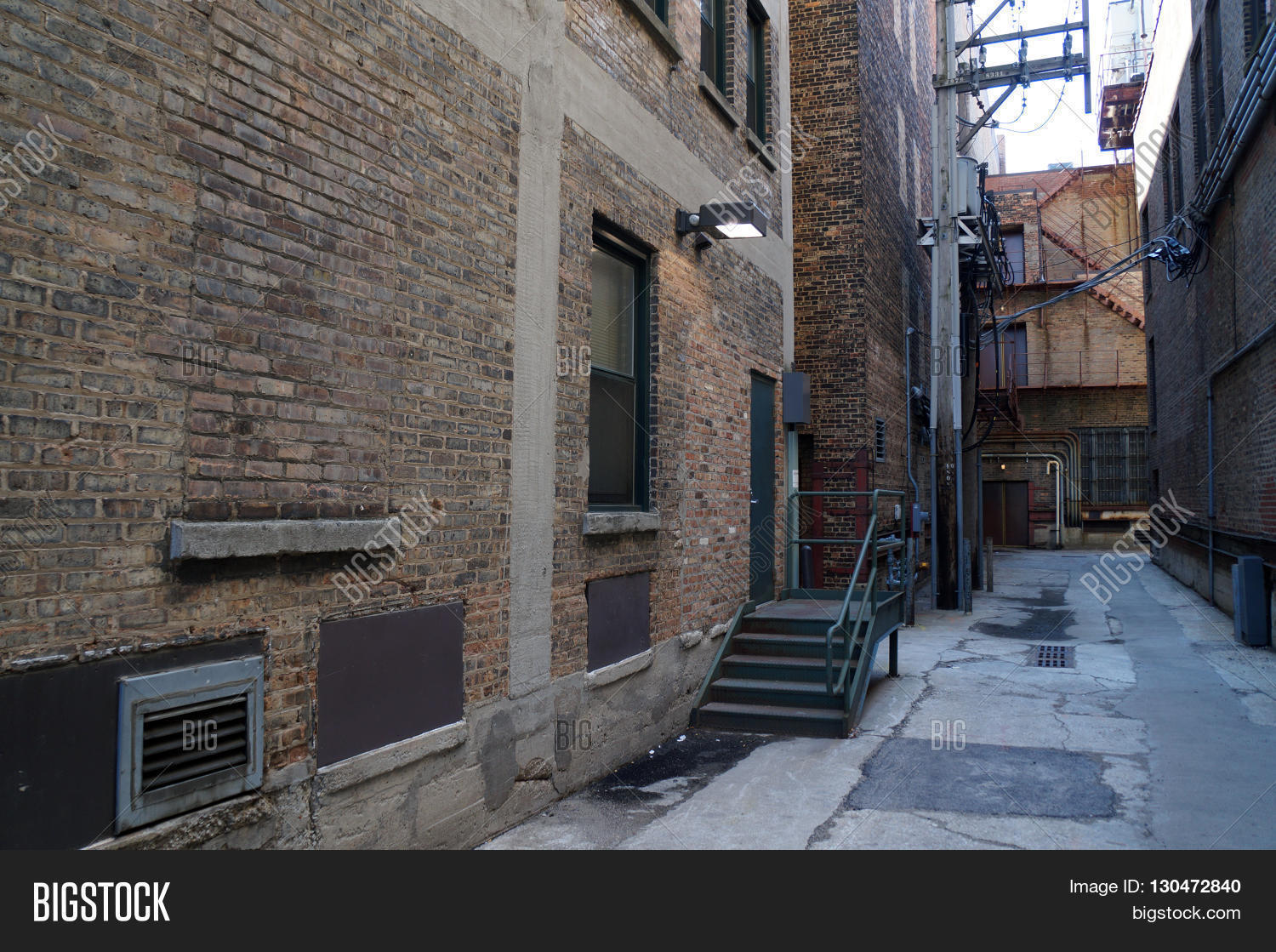 Narrow Alleyway Image & Photo (Free Trial) | Bigstock