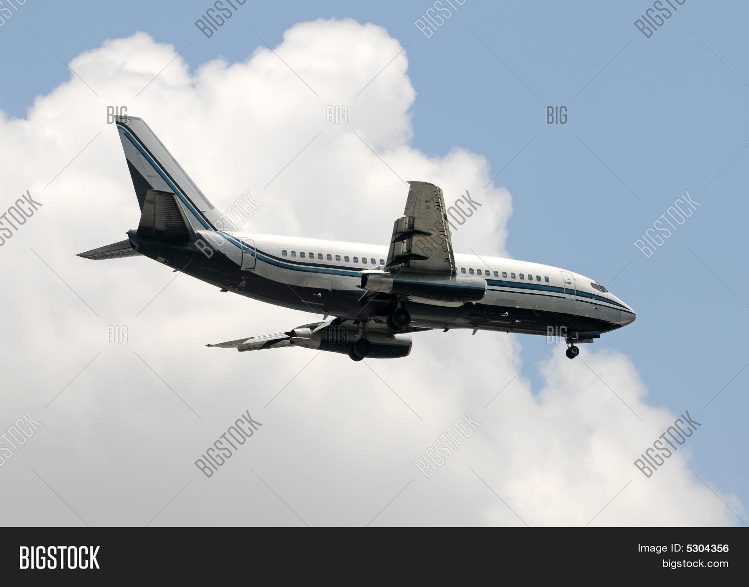 Passenger Jet Airplane Image & Photo (Free Trial) | Bigstock