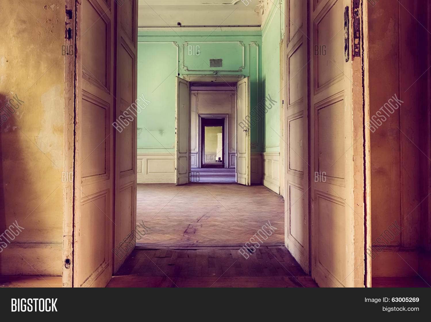 Old Desolate Mansion Image & Photo (Free Trial) | Bigstock