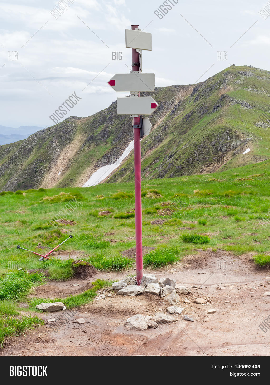 Signpost Hiking Trails Image & Photo (Free Trial) | Bigstock