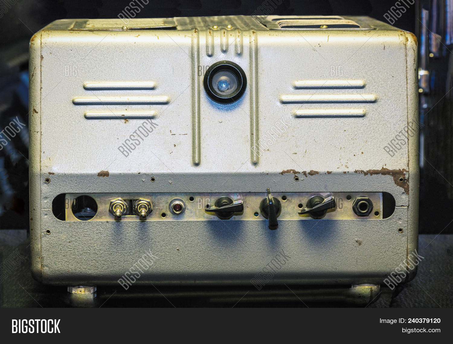 Old Tube Amplifier Image & Photo (Free Trial) | Bigstock