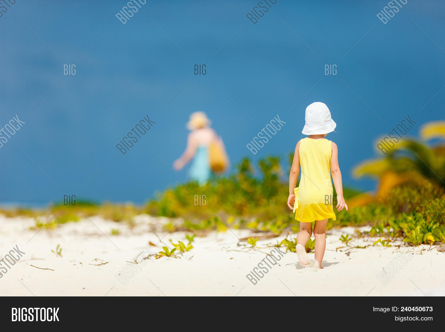 Back View Little Girl Image & Photo (Free Trial) | Bigstock