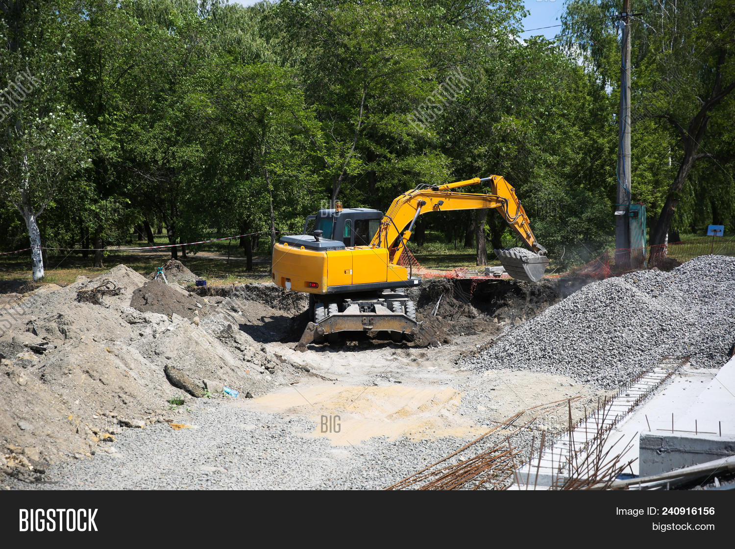 Big Excavator On New Image & Photo (Free Trial) | Bigstock