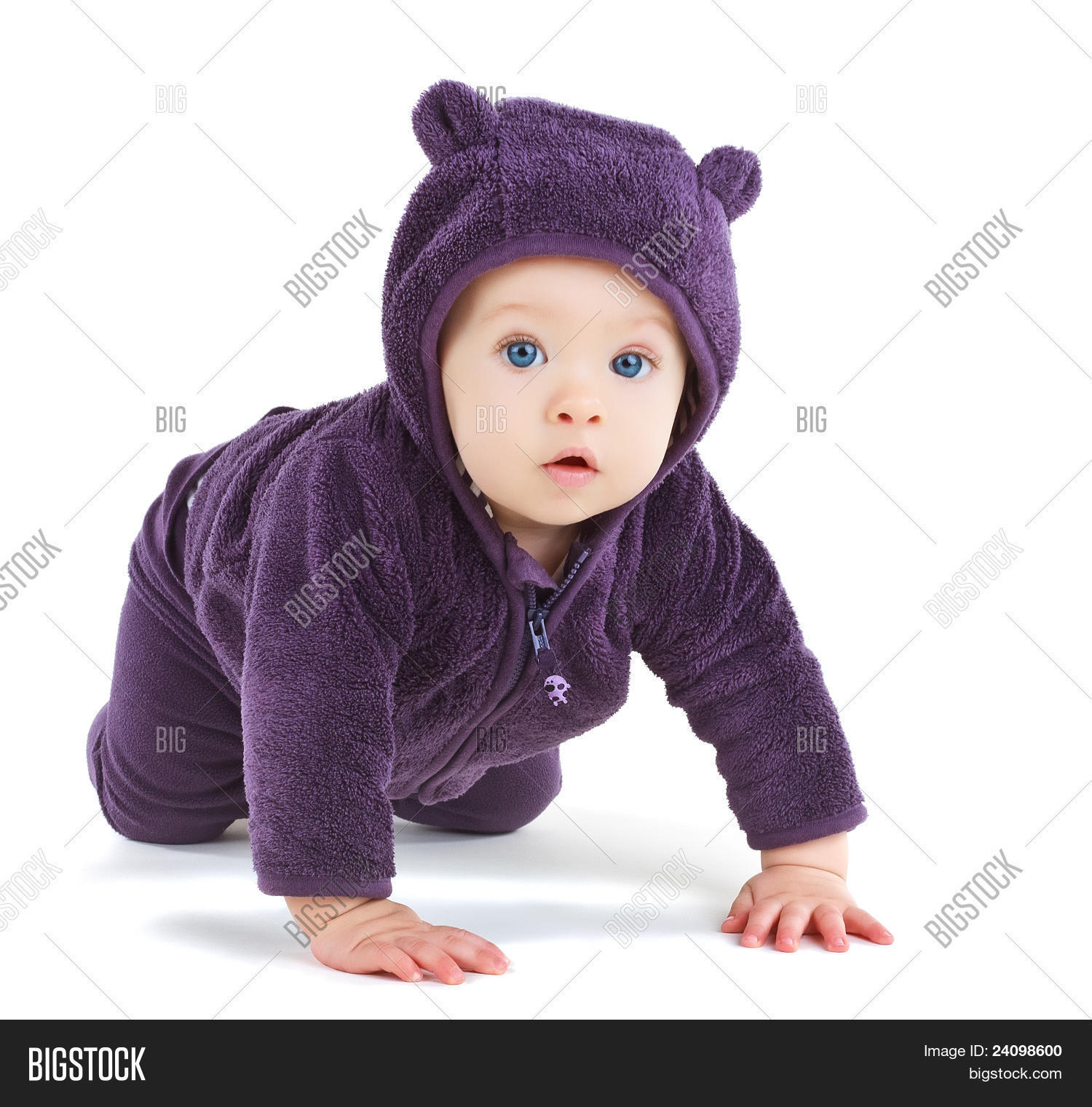 Imagen y foto Bebé Gateando (prueba gratis) | Bigstock