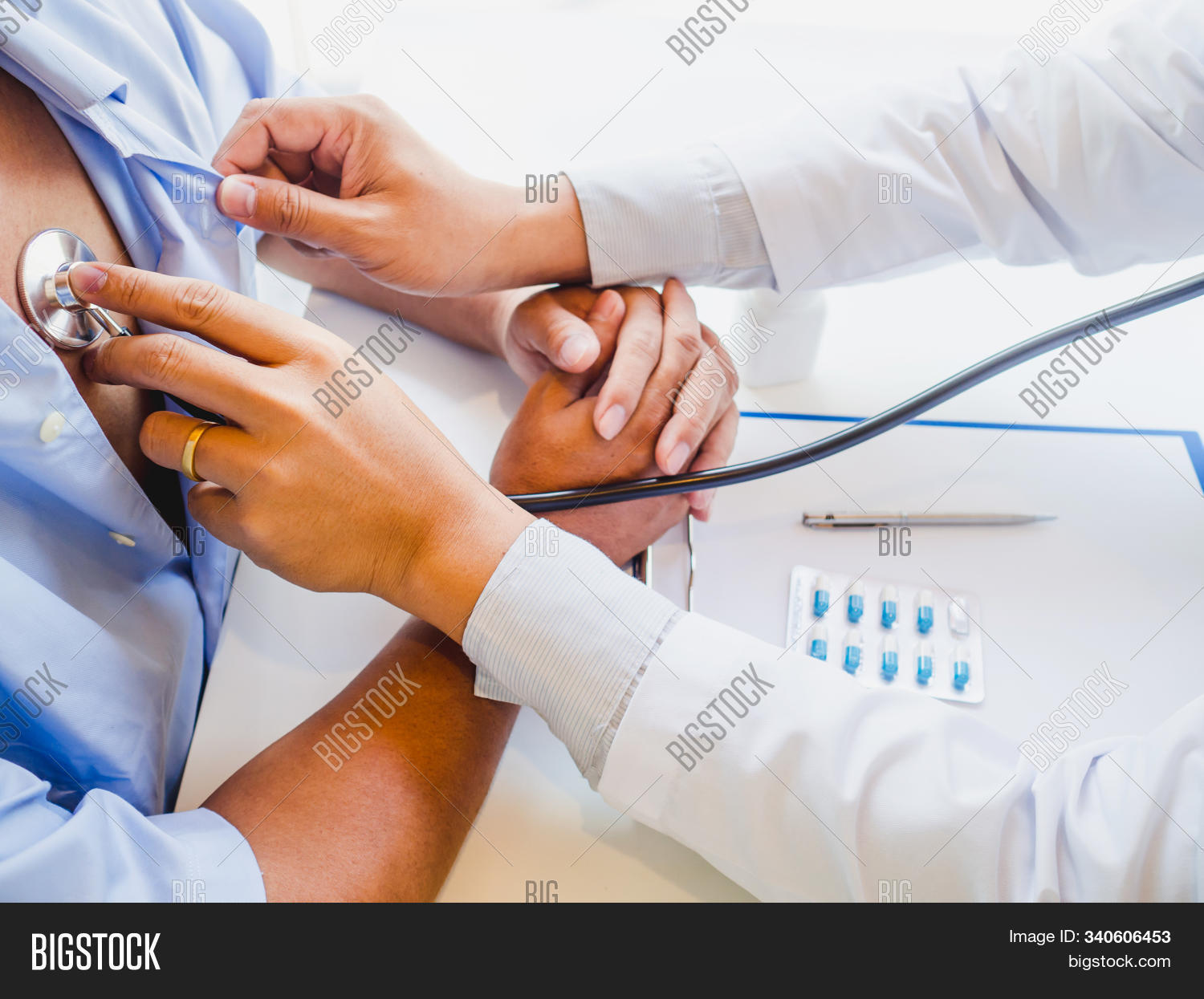 Doctor Evaluates Image & Photo (Free Trial) | Bigstock