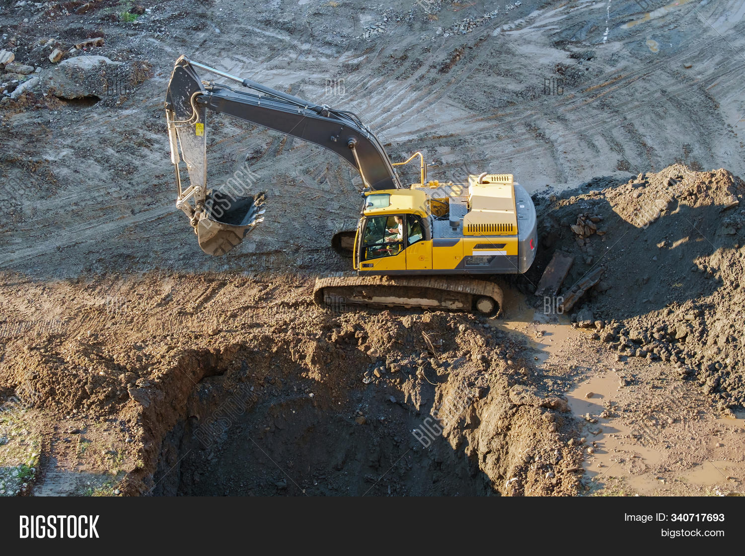 Excavator Tractor Image & Photo (Free Trial) | Bigstock