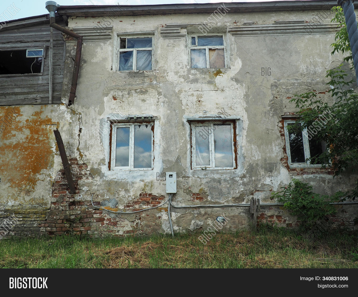 Old Four-storey Image & Photo (Free Trial) | Bigstock