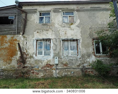 Old Four-storey Image & Photo (Free Trial) | Bigstock