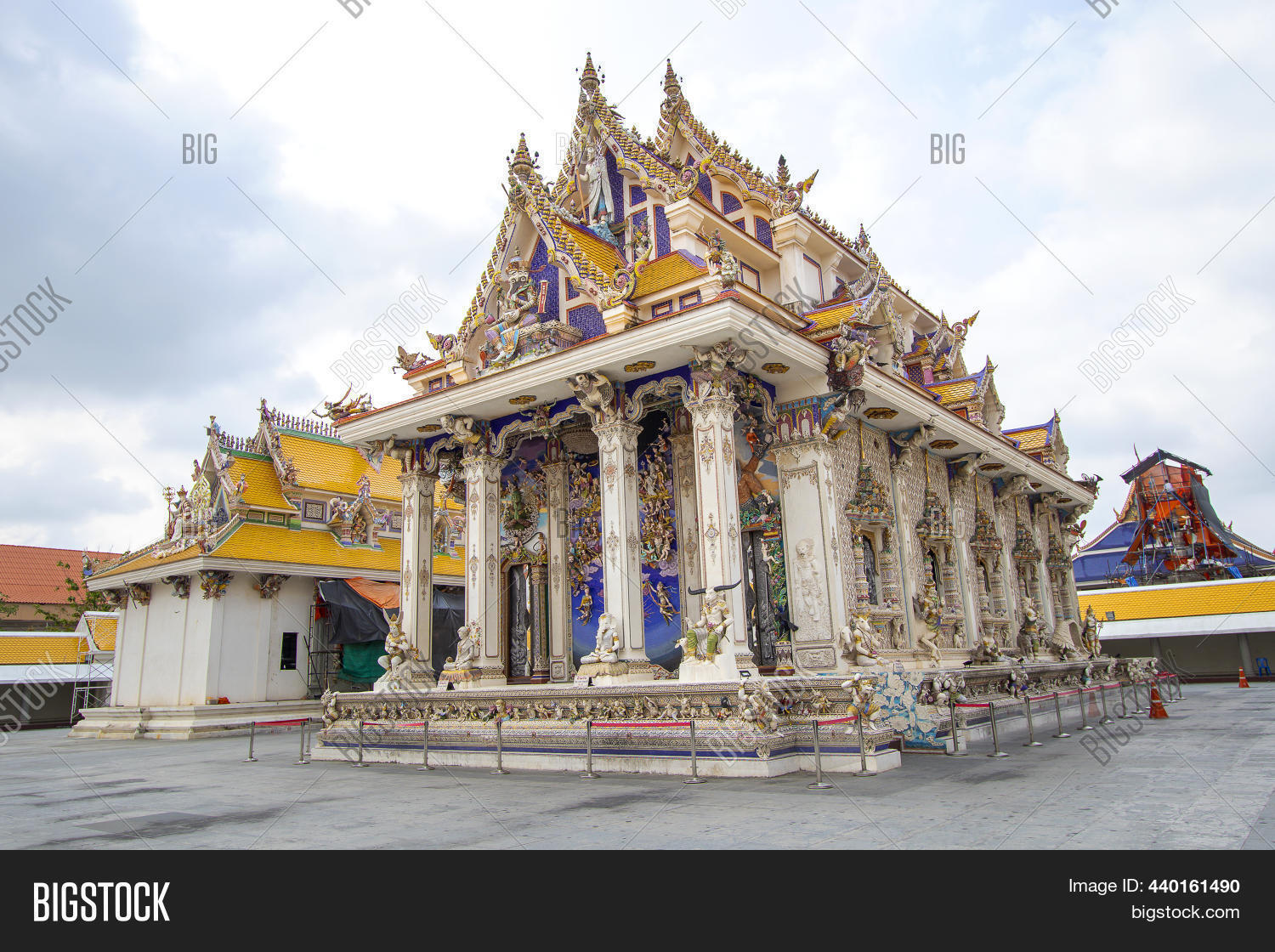 Wat Pariwat Has Image & Photo (Free Trial) | Bigstock