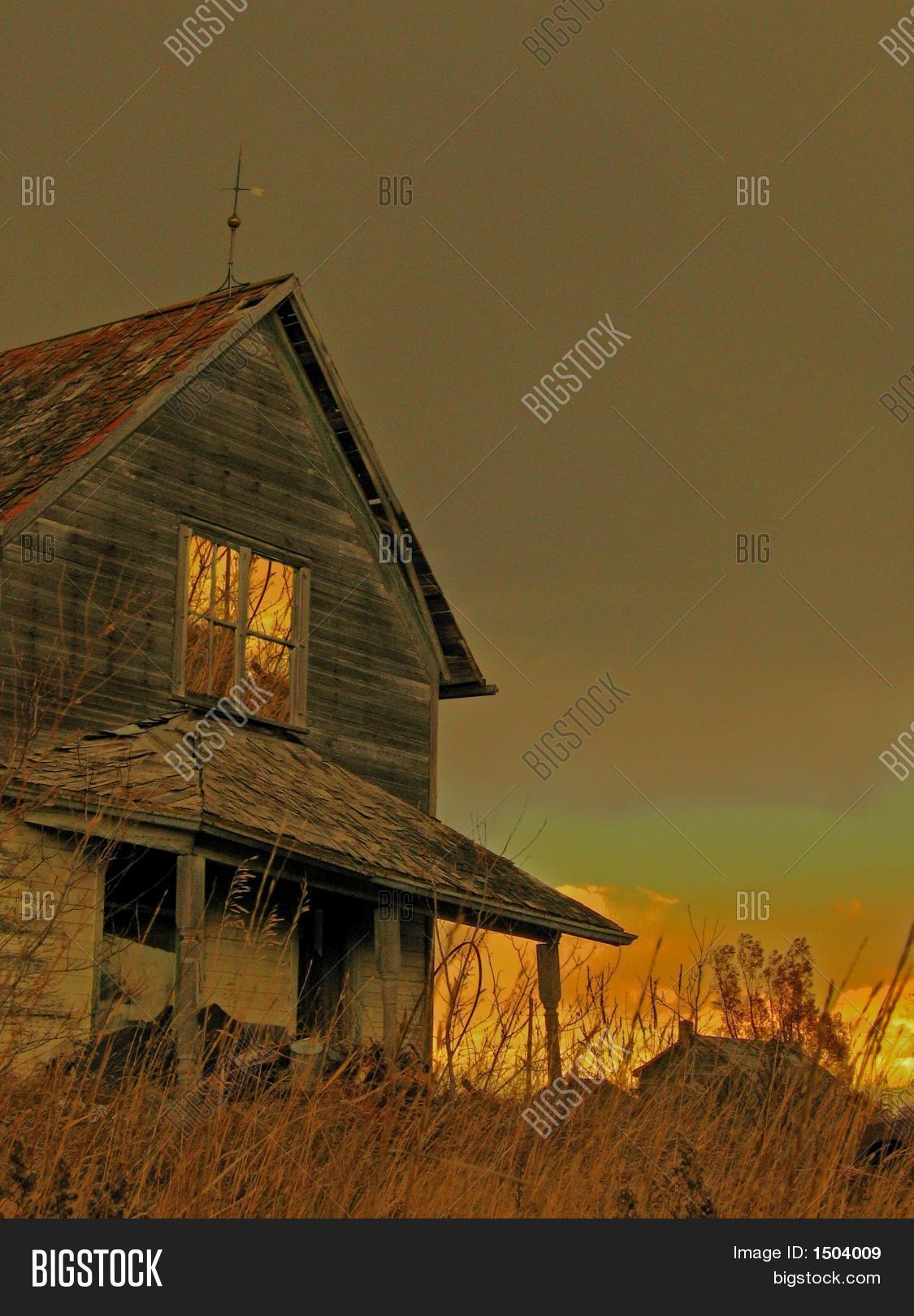 Haunted Farmhouse Image & Photo (Free Trial) | Bigstock