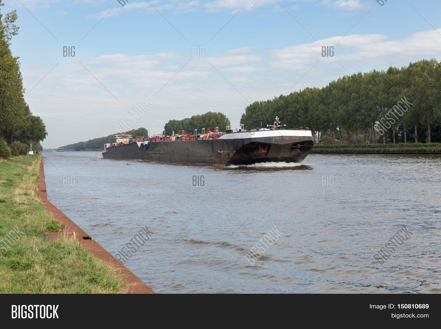 Big Barge Navigating Image & Photo (Free Trial) | Bigstock
