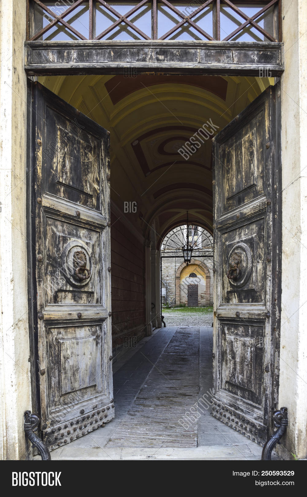 Old Door That Opens Image & Photo (Free Trial) | Bigstock