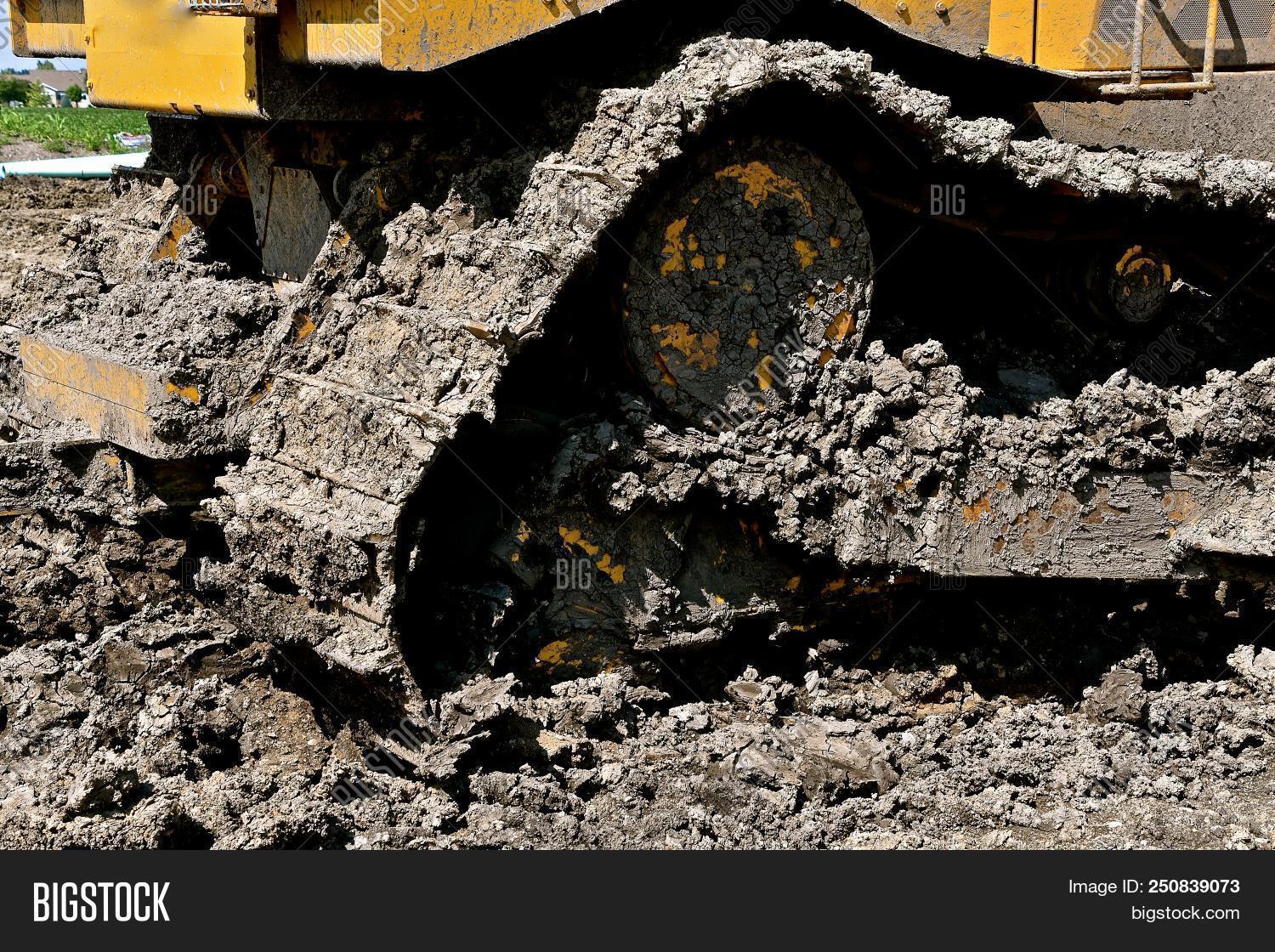 Huge Tracks Excavating Image & Photo (Free Trial) | Bigstock