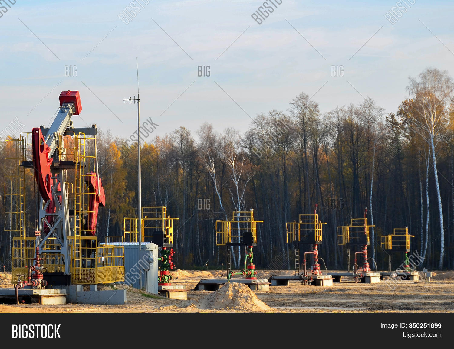 Oil Drilling Derricks Image & Photo (Free Trial) | Bigstock