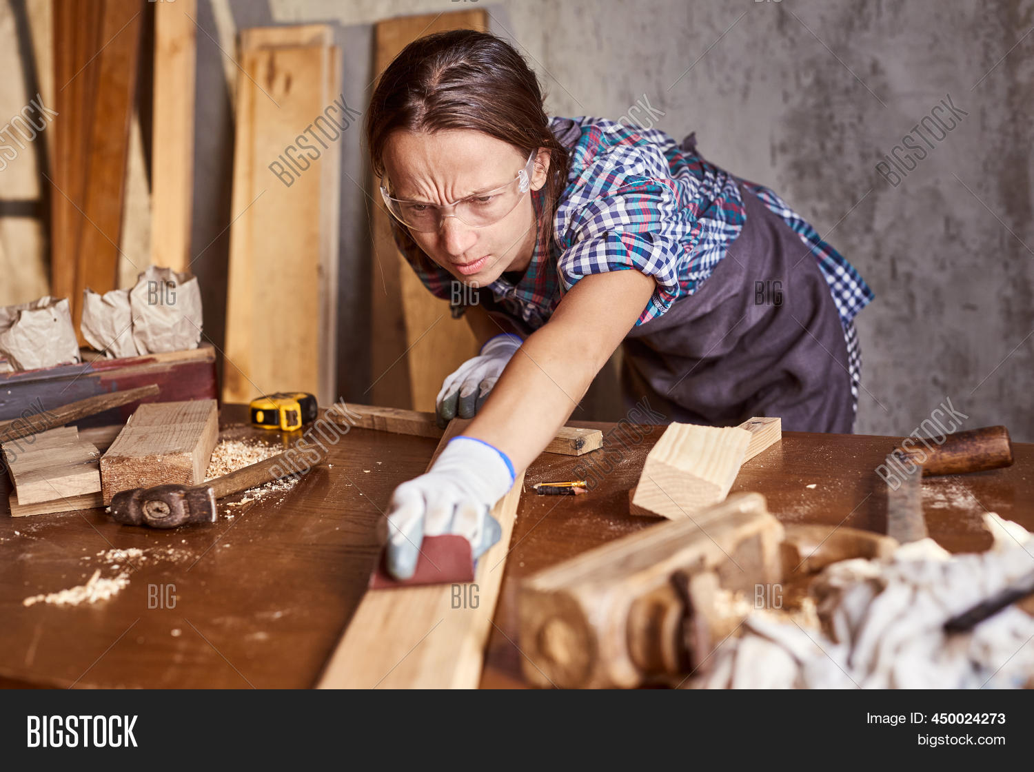 Imagen y foto Wood Grinding (prueba gratis) | Bigstock