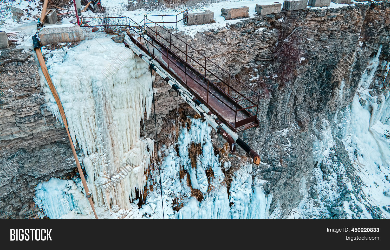 Scary Walkway Ledge Image & Photo (Free Trial) | Bigstock
