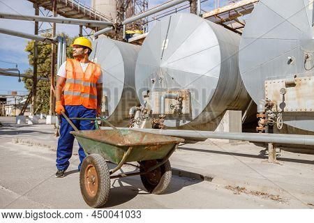 Imagen y foto Experienced Worker (prueba gratis) | Bigstock