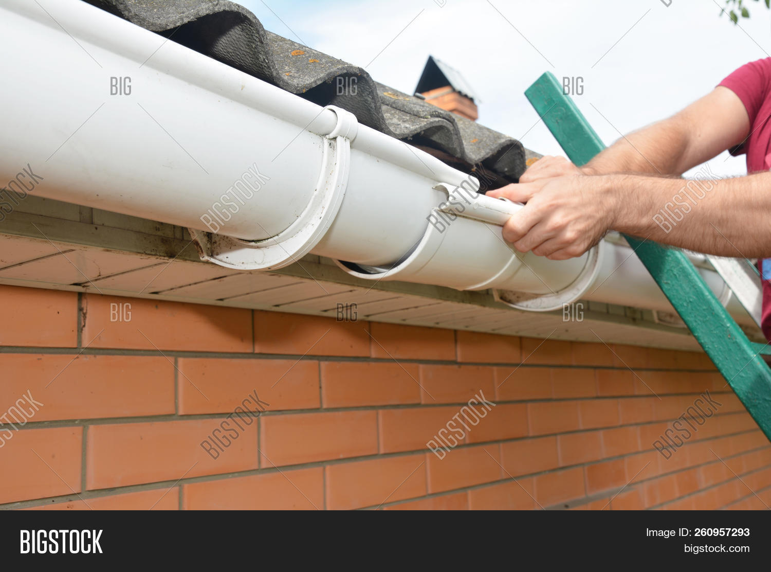 Roofer Contractor Image & Photo (Free Trial) | Bigstock