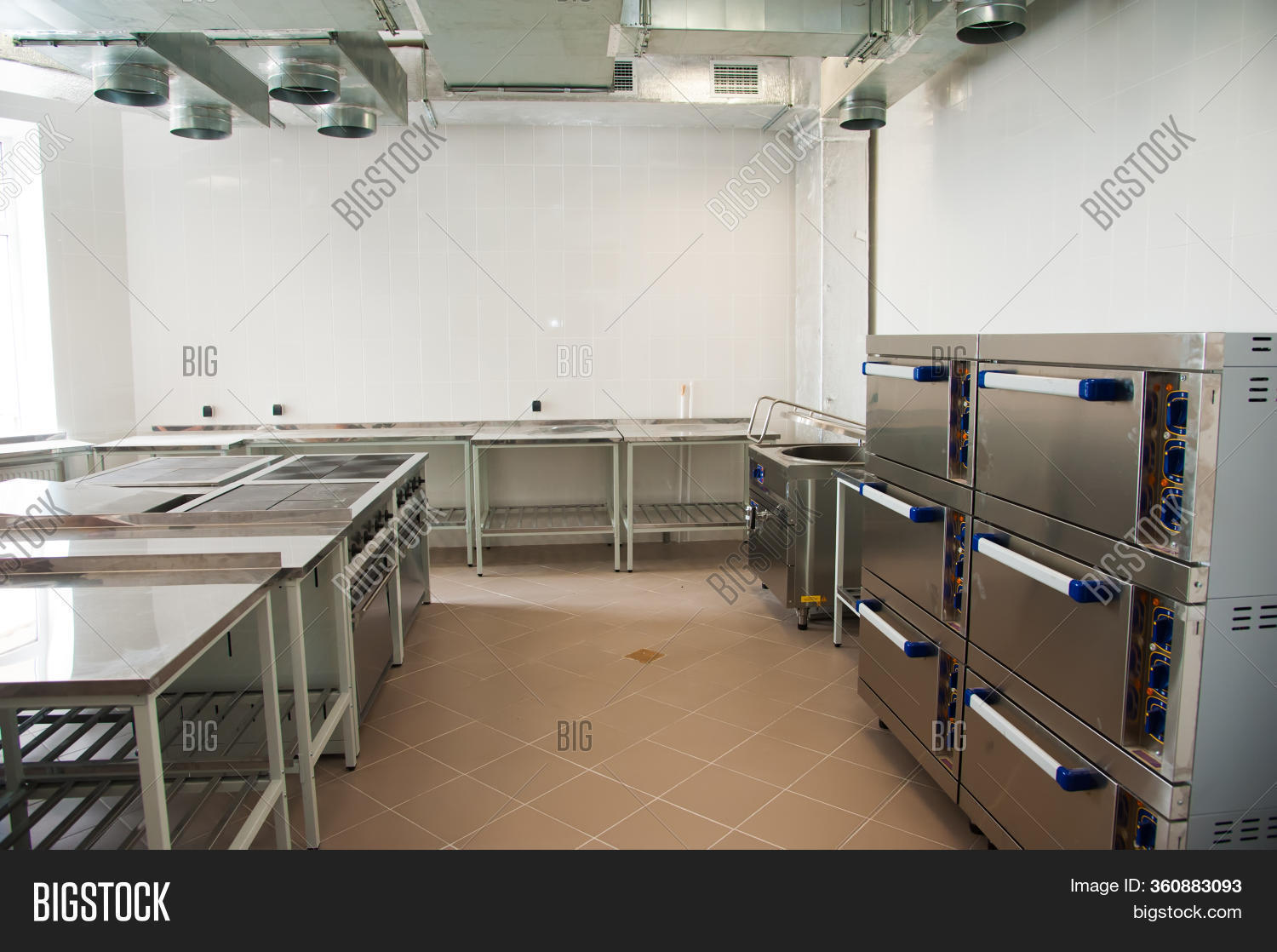 Empty Restaurant Image & Photo (Free Trial) | Bigstock