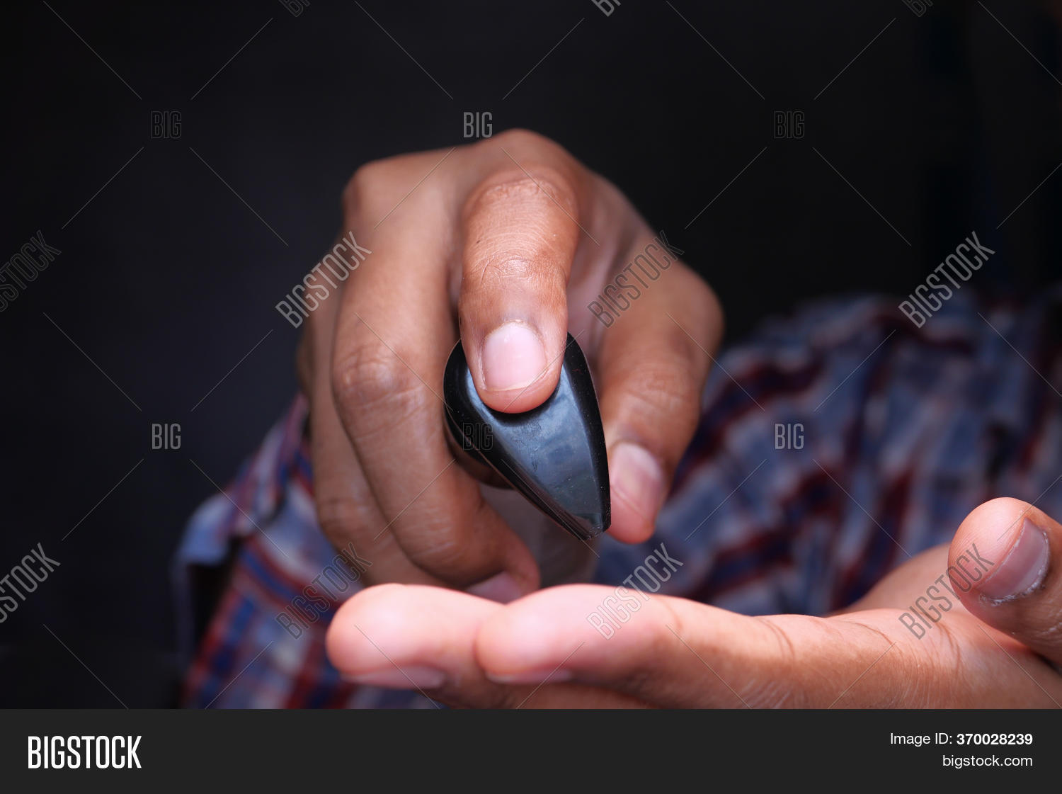 Imagen y foto Man Using Hand (prueba gratis) | Bigstock
