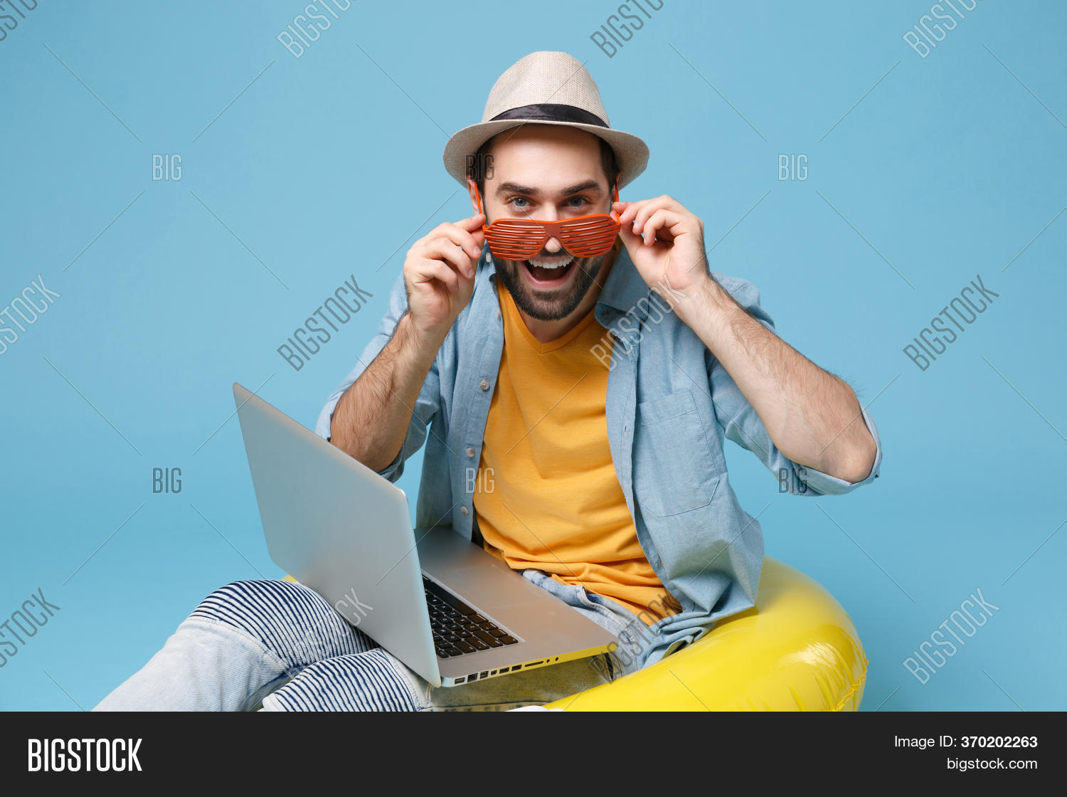 Funny Traveler Tourist Image & Photo (Free Trial) | Bigstock