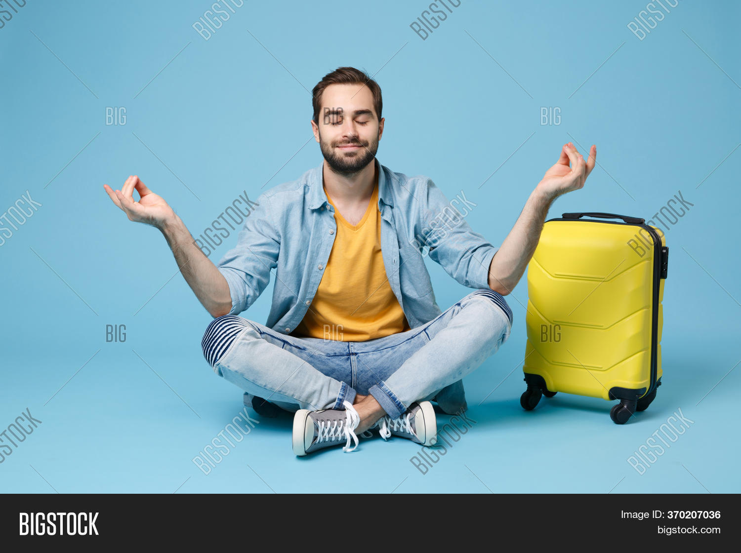 Traveler Tourist Man Image & Photo (Free Trial) | Bigstock