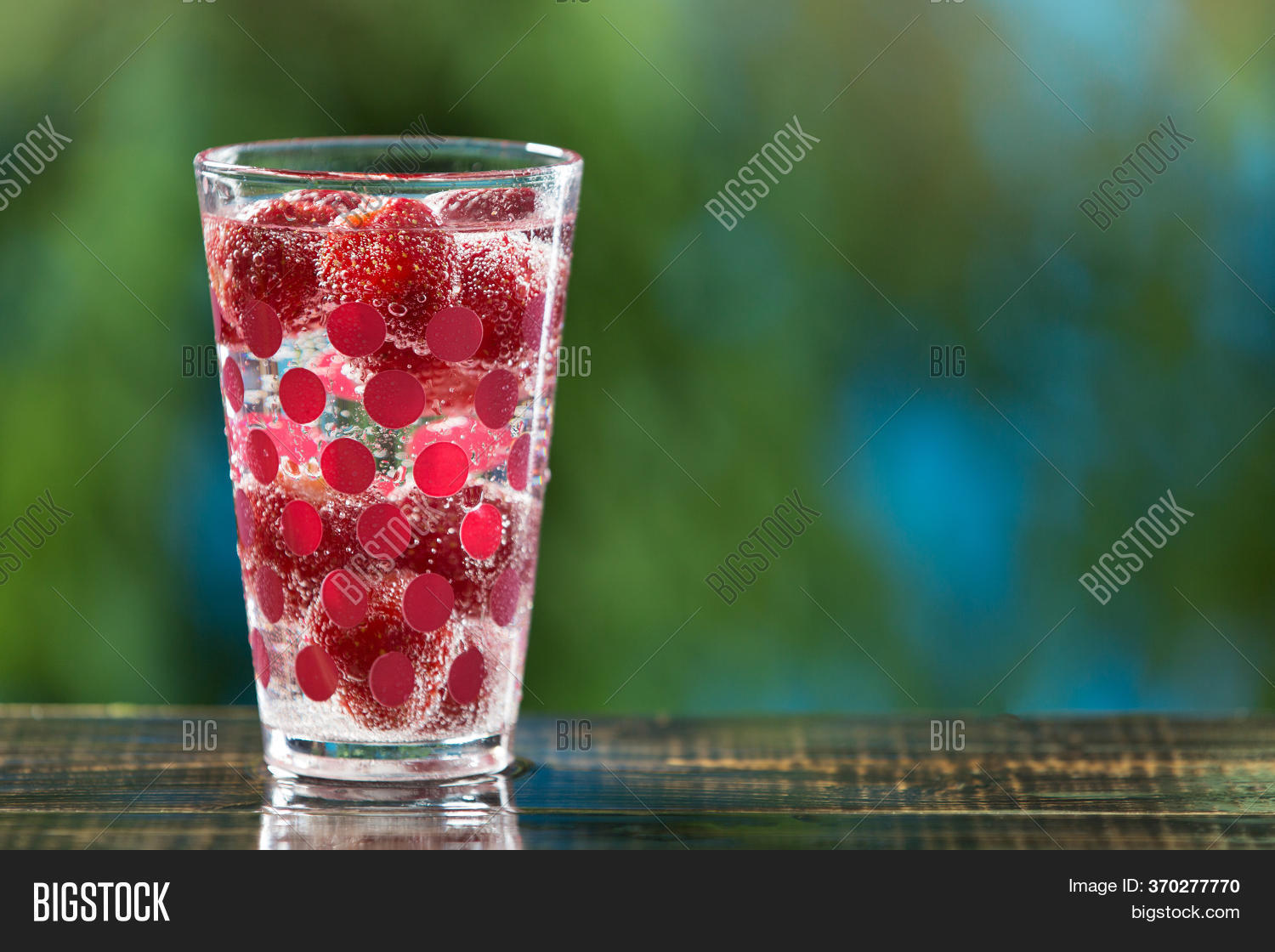 Refreshing Carbonated Image & Photo (Free Trial) | Bigstock