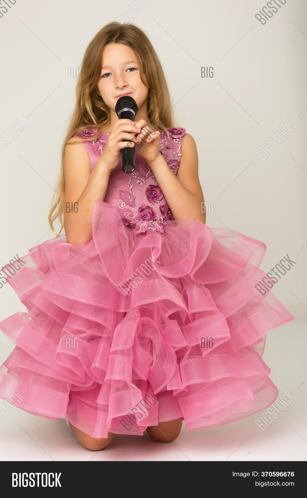 Little Girl Microphone Image & Photo (Free Trial) | Bigstock