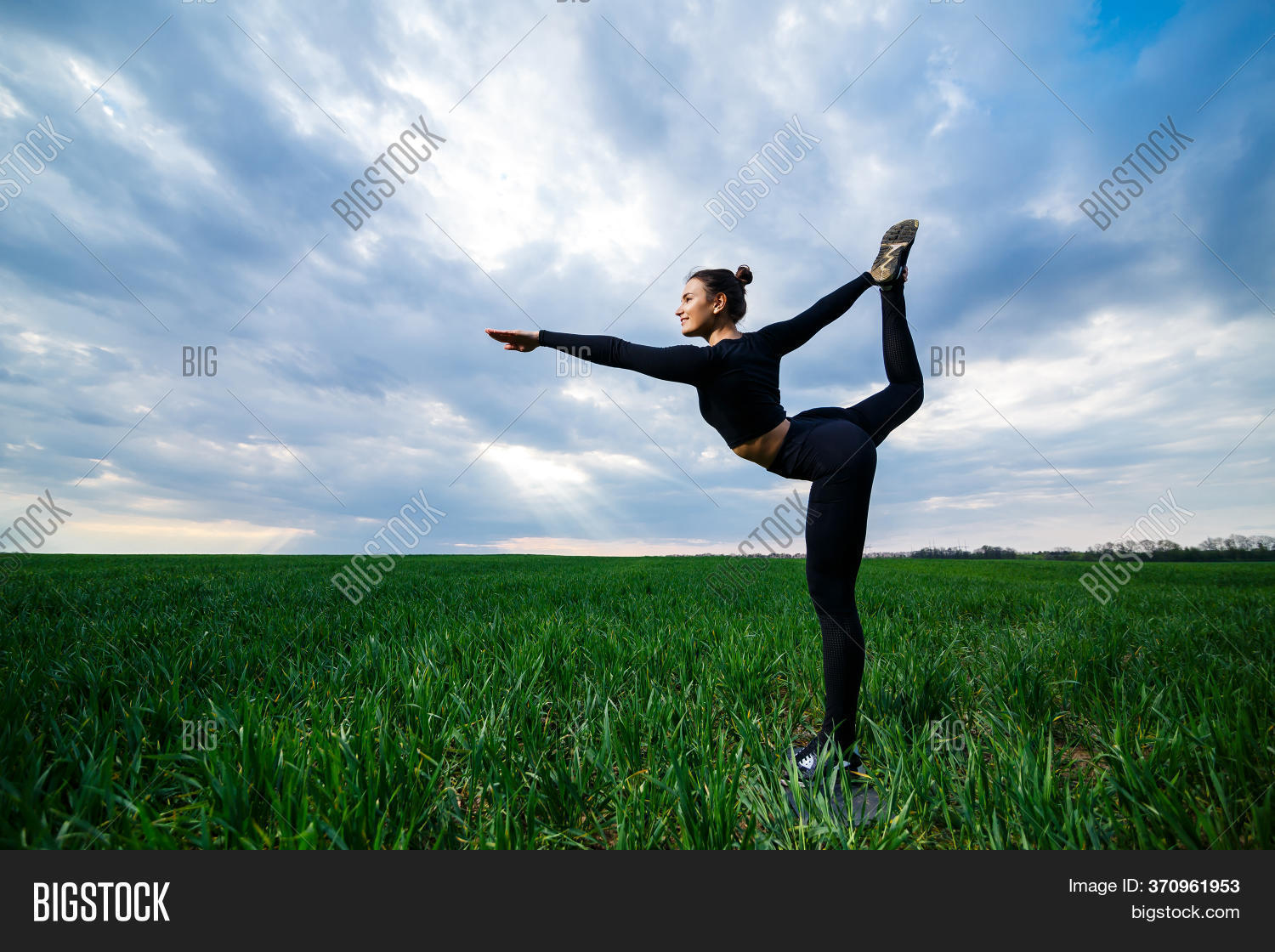 Beautiful Girl Gymnast Image & Photo (Free Trial) | Bigstock