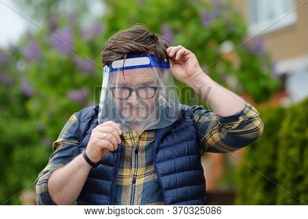 Man Putting On Face Image & Photo (Free Trial) | Bigstock