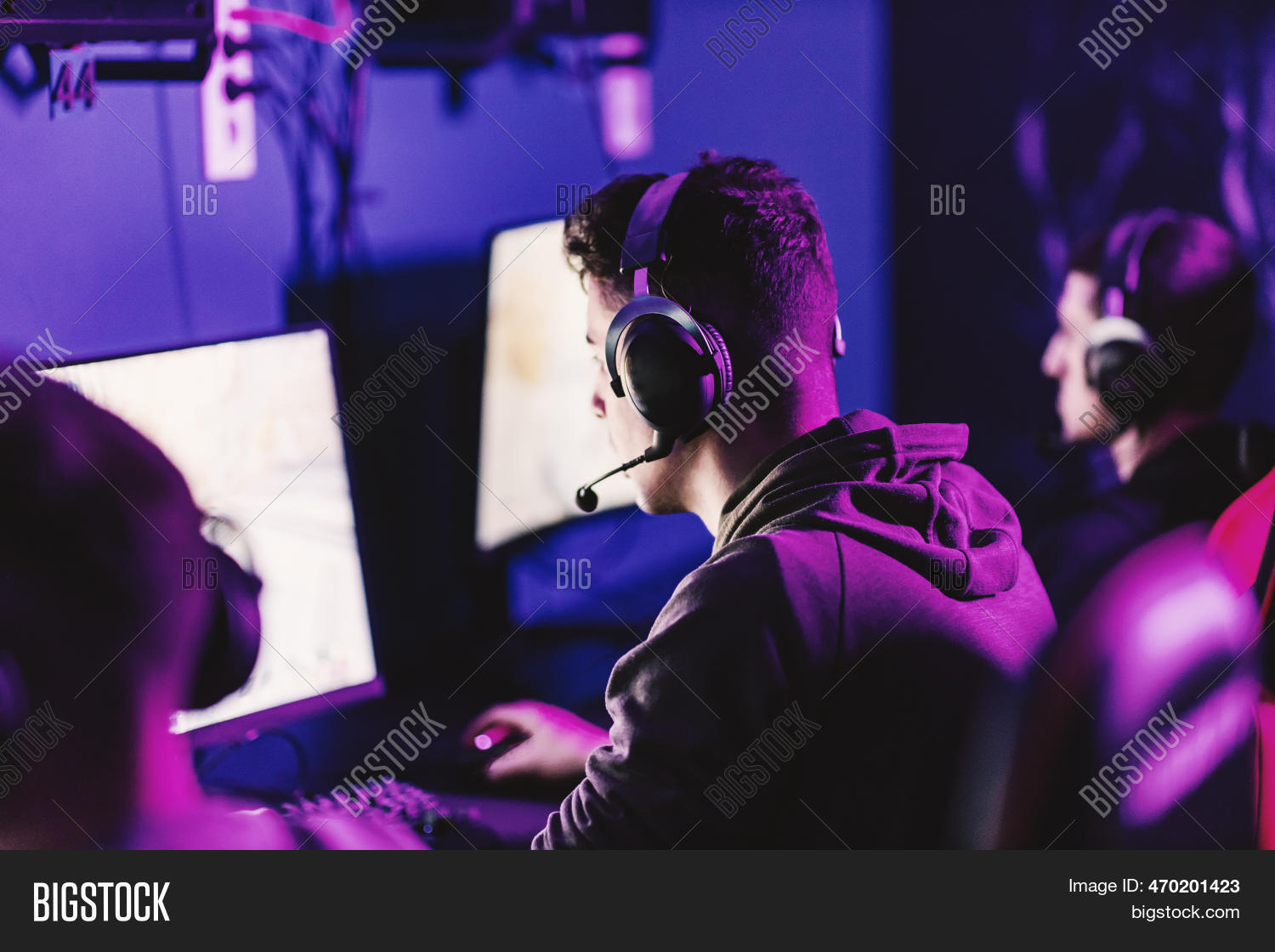 Back View Gamer Image & Photo (Free Trial) | Bigstock