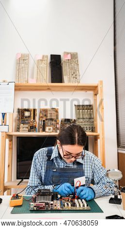 Computer Master Checks Image & Photo (Free Trial) | Bigstock