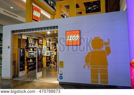Lego Store Entrance Image & Photo (Free Trial) | Bigstock