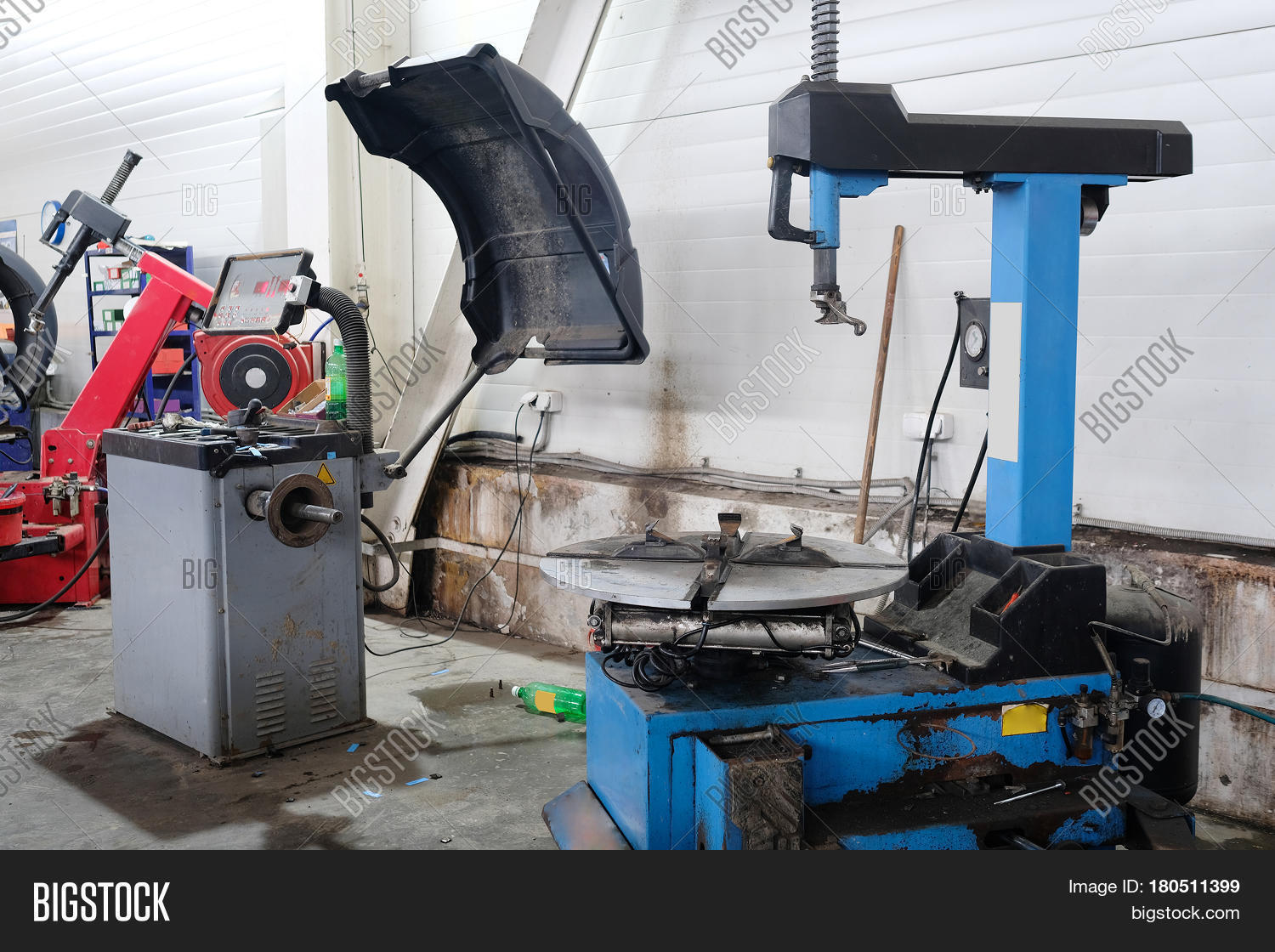 Tyre Fitting Machines Image & Photo (Free Trial) | Bigstock