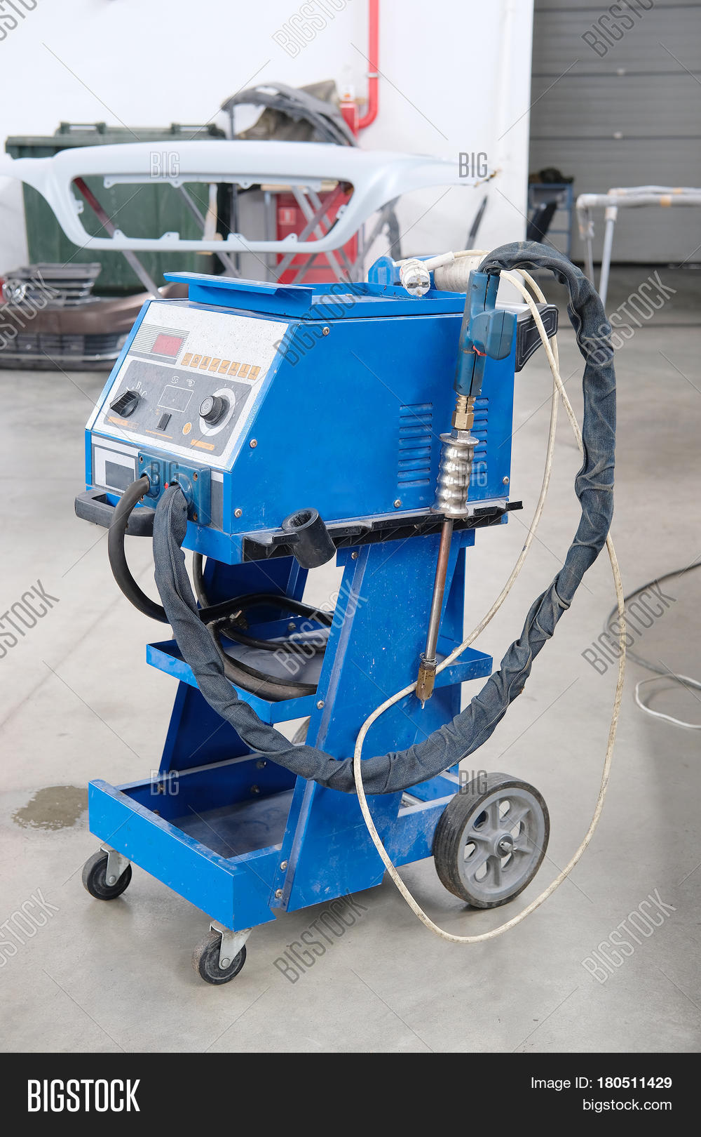 Car Repair Station Image & Photo (Free Trial) | Bigstock