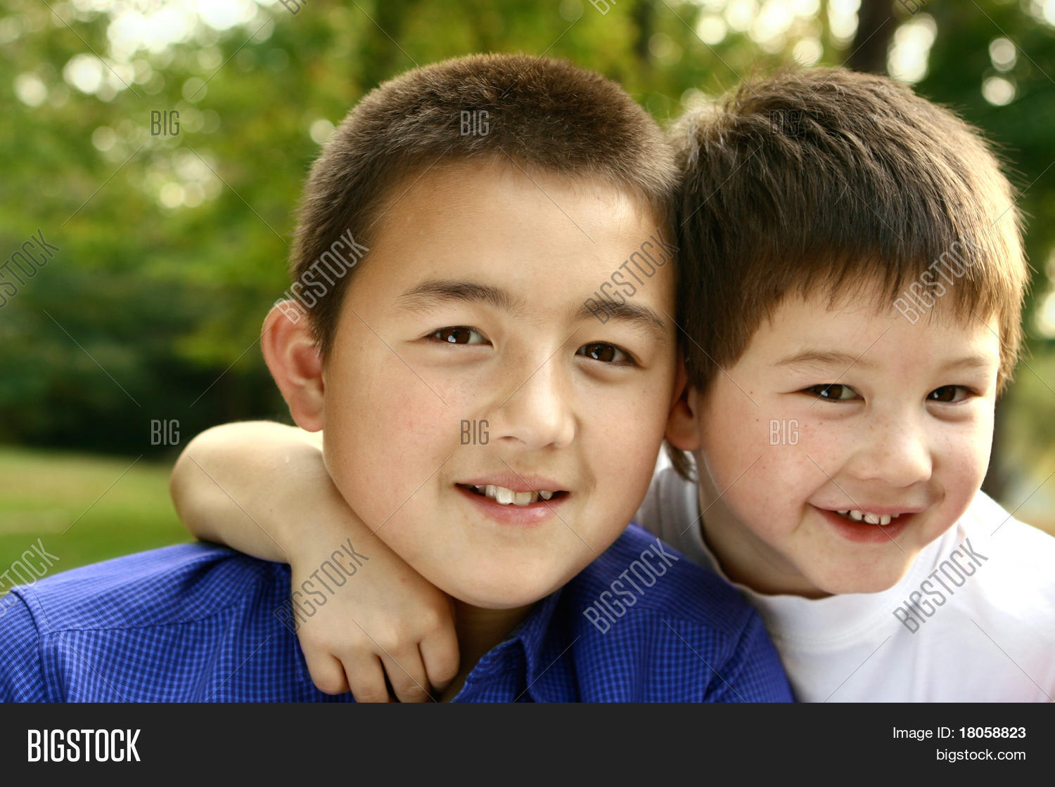 Imagen y foto Dos Hermanos (prueba gratis) | Bigstock