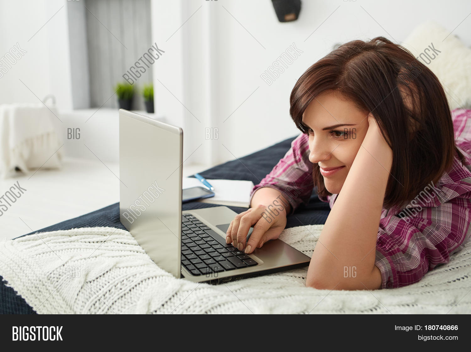 Young Freelancer Woman Image & Photo (Free Trial) | Bigstock