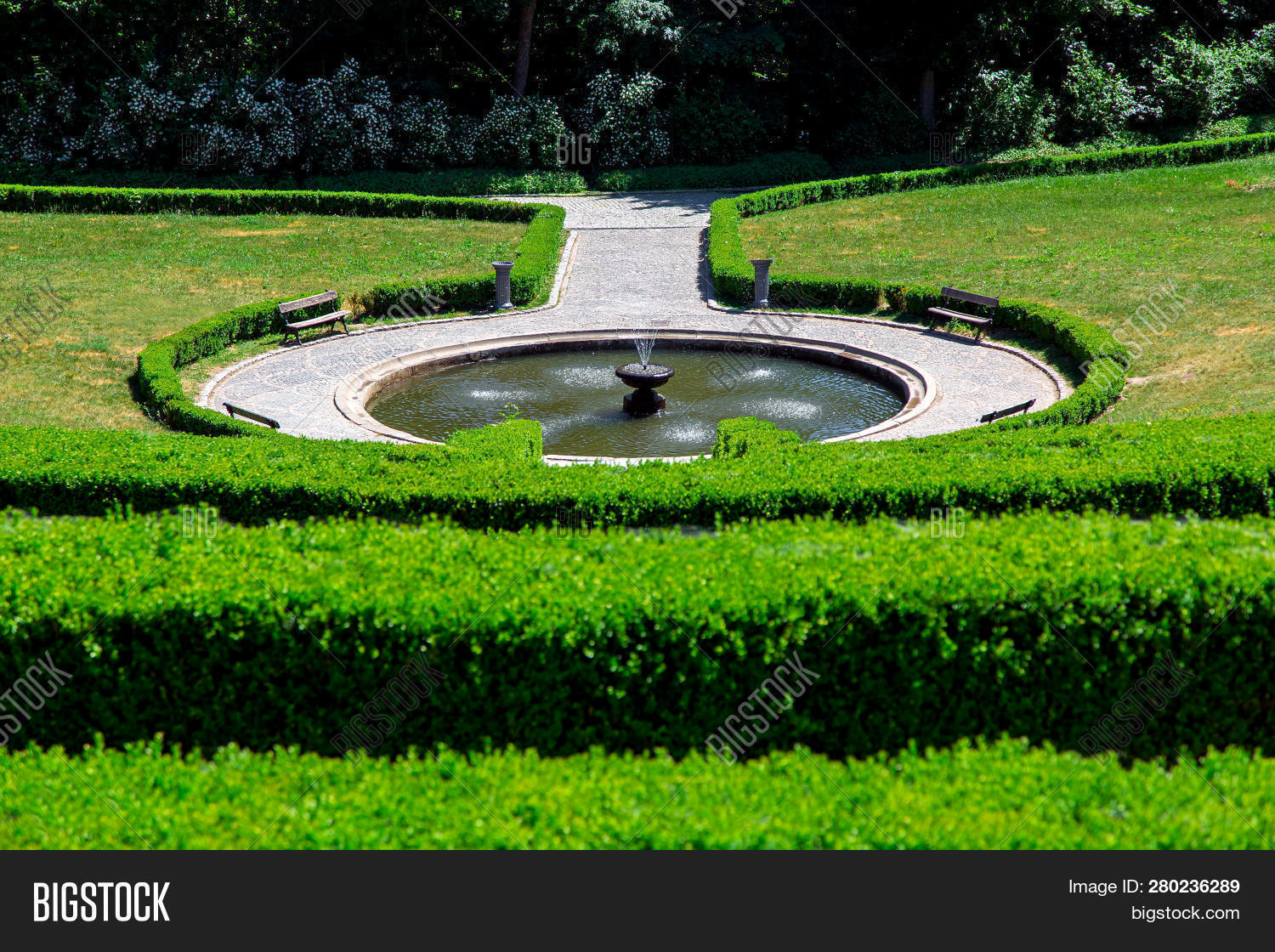 Stone Round Fountain Image & Photo (Free Trial) | Bigstock