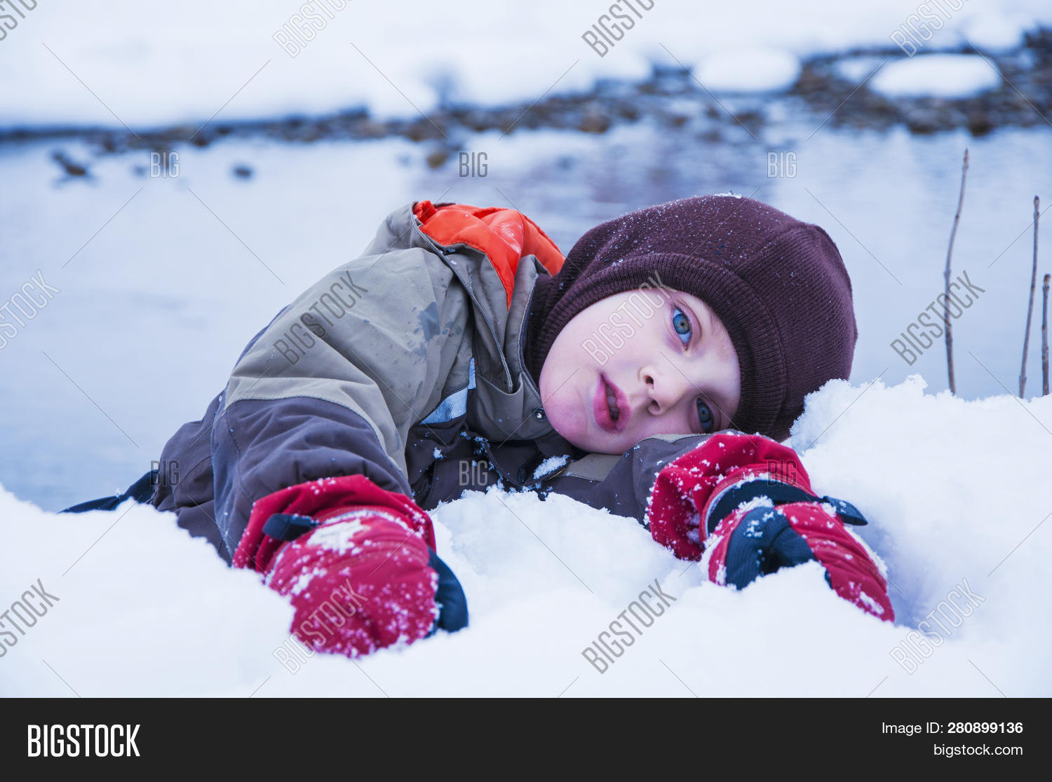 Сhild Freezes Around Image & Photo (Free Trial) | Bigstock