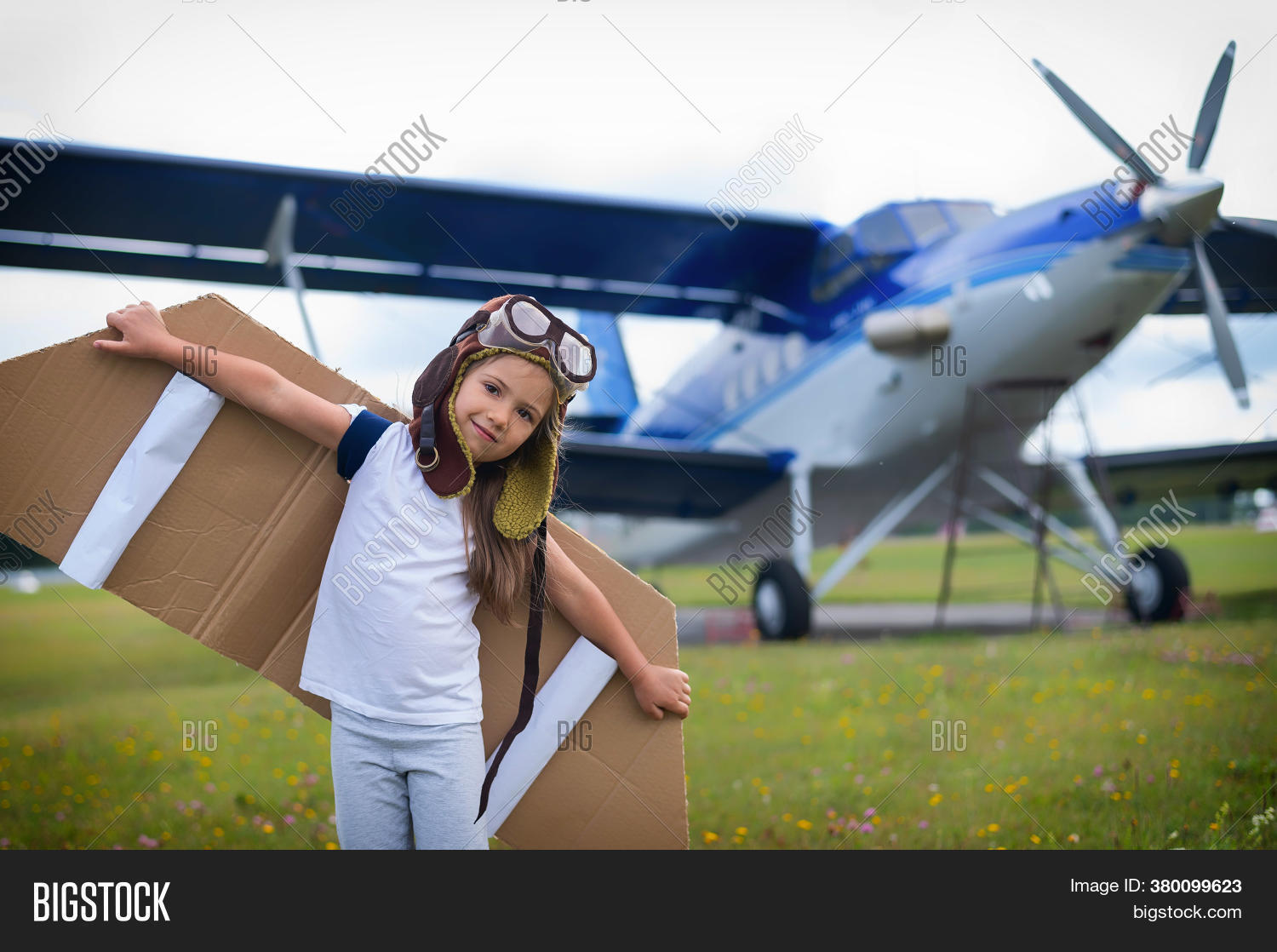 Little Girl Pilots Image & Photo (Free Trial) | Bigstock