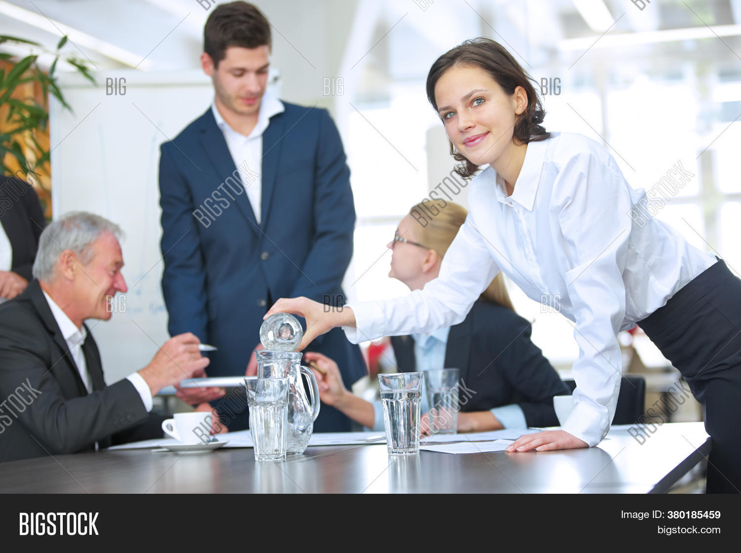 What Does A Management Assistant Do With Pictures