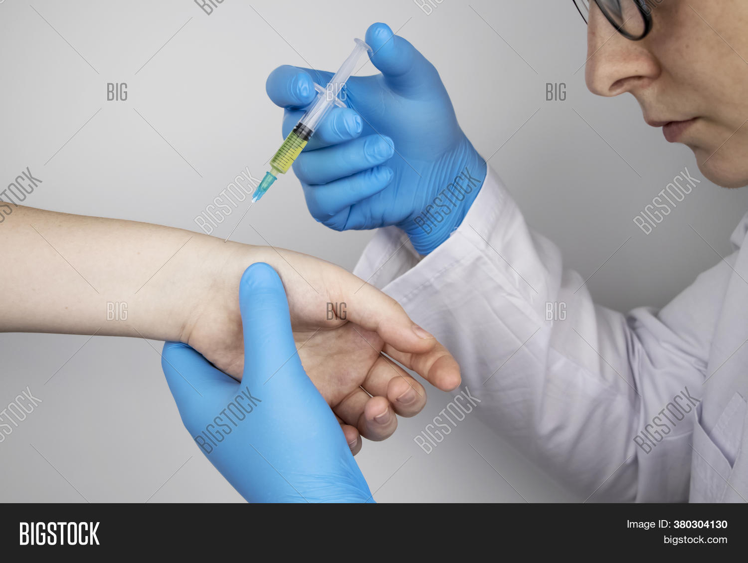 Orthopedic Surgeon Image & Photo (Free Trial) | Bigstock