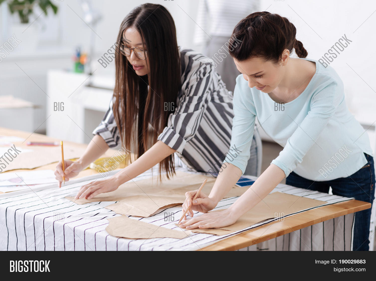 Engaged Work. 图片和照片（免费试用） | Bigstock